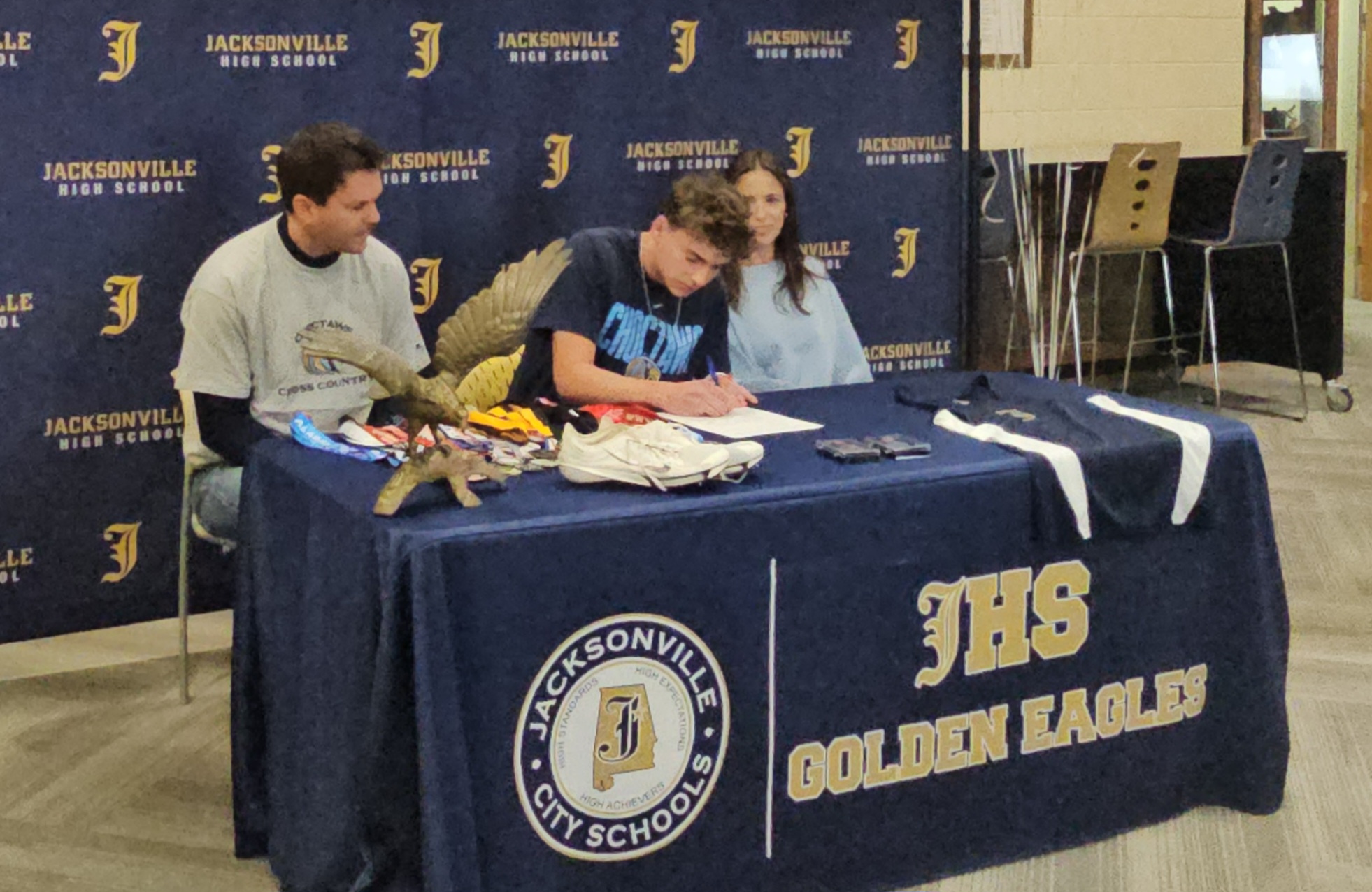 Weaver signs – E.A. Sports Today